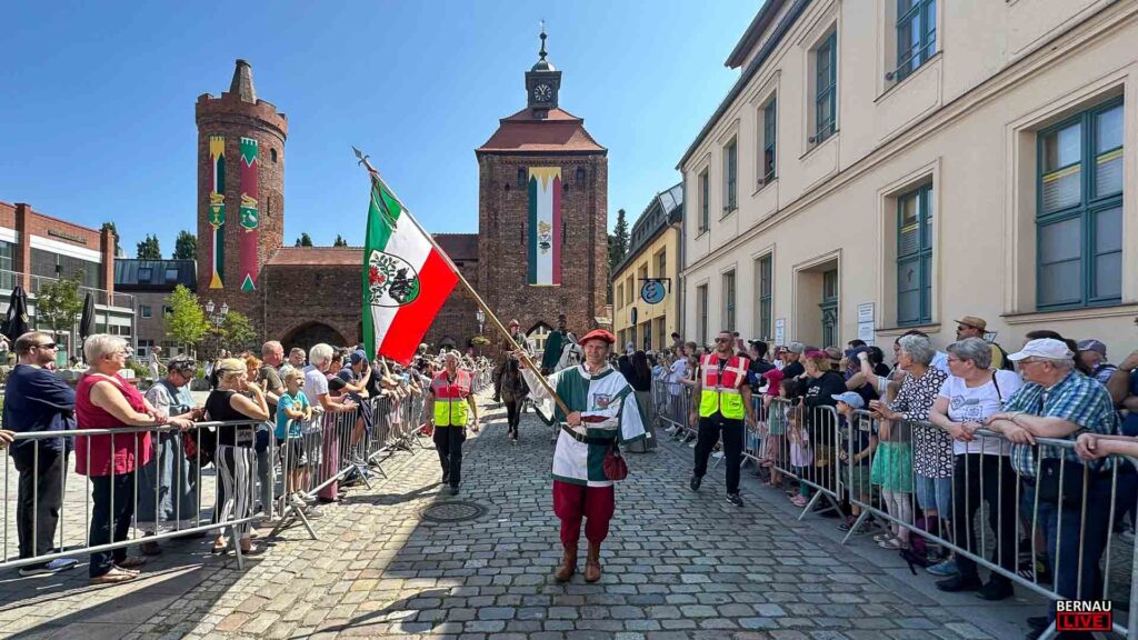 Großer Festumzug zum 32. Hussitenfest in Bernau gestartet